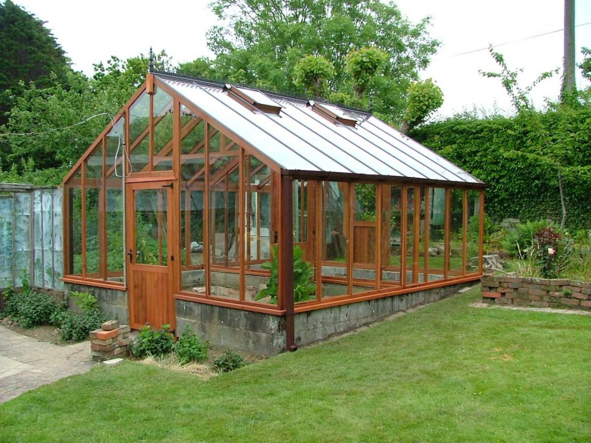Bespoke Greenhouses – Woodpecker Joinery